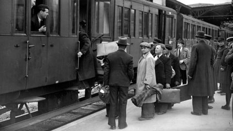 Qué defienden los negacionistas del Holocausto y por qué Mark ...