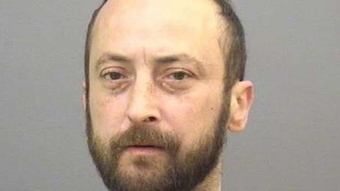 Missing killer Jamie Frater hands himself in over licence breach - BBC News