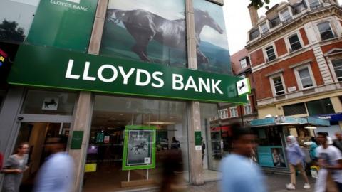 Crime agency under fire over bank signature forgery - BBC News