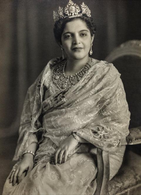 An intimate look at India's royal women - BBC News