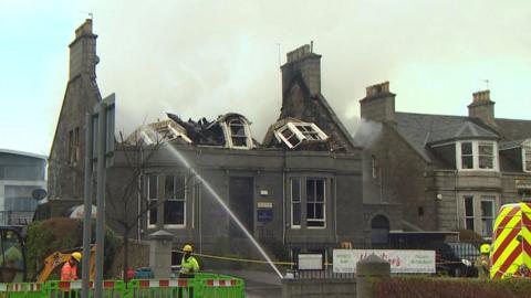 Major commercial blaze in Aberdeen tackled by firefighters - BBC News