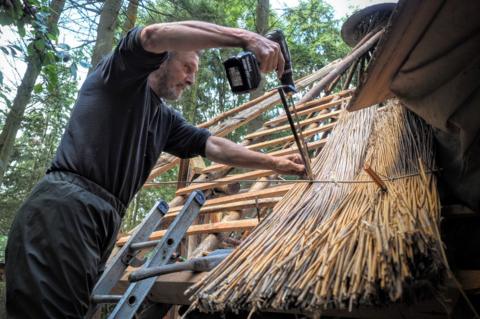 In pictures: Living off-grid - BBC News