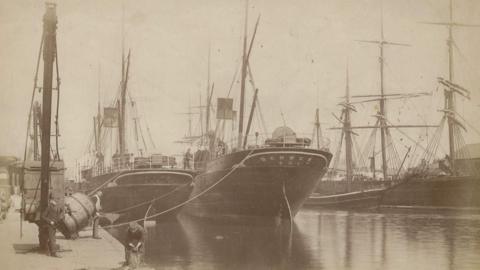 Old photograph album reveals 'remarkable era' in Goole's history - BBC News