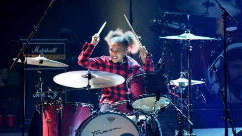 Drummer Nandi Bushell gets gold Blue Peter badge - BBC Newsround