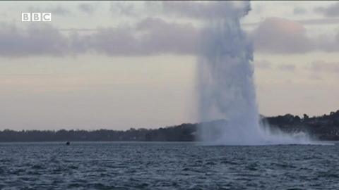 WW2 bomb found in Portsmouth harbour - BBC News