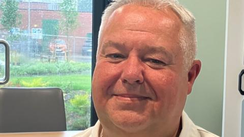 Chesterfield: NHS opens new wellbeing centre for its staff - BBC News