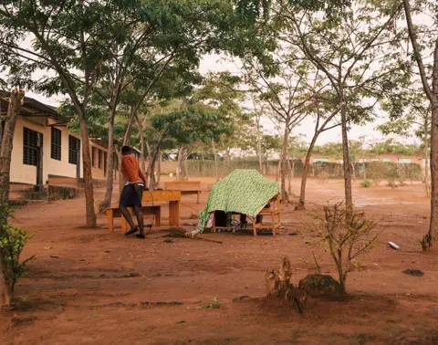 Coronavirus: Rwandan radio stars spread hygiene message