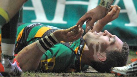 High tackles: World Rugby changes rules over head contact - BBC Sport