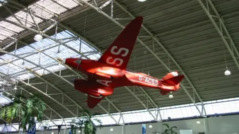 Comet Racer returns to Hatfield for de Havilland anniversary