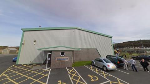 Palestinian medical aid fundraiser scrapped by Borth venue - BBC News