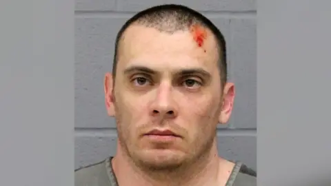 Army vet accused of killing parents and 4 others in Texas shooting spree