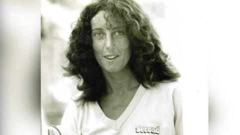 Linda Sharp: The pioneer woman surfer in a sea of men - BBC News