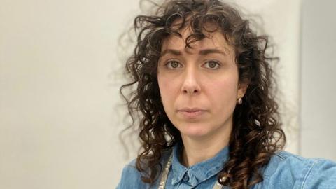 Renting: 'We were kicked out because we complained' - BBC News