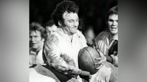 John Bayliss: Tributes paid to 'true gentleman' rugby star - BBC News