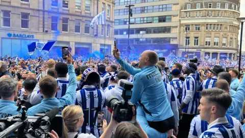 Sheffield Wednesday: Thousands applaud play-off winners