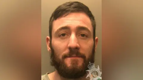 Newport: Police hunt killer Shaun Walker over prison recall