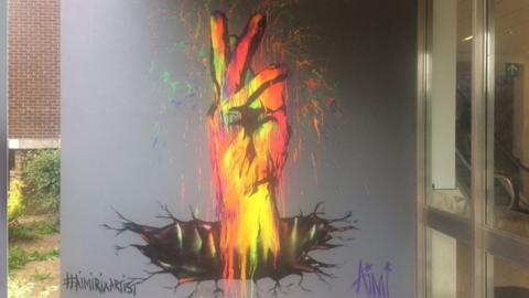 Luton: Return of former Mall flamingos stalls - BBC News