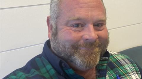 Coronavirus: Stories of unemployment, fear and hope in the US - BBC News