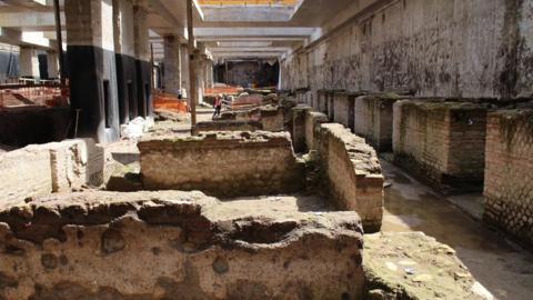 Italy unearths huge Roman barracks during Rome metro dig - BBC News