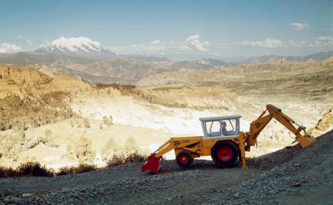 Platinum-diggers: JCB excavators marks 70th anniversary - BBC News