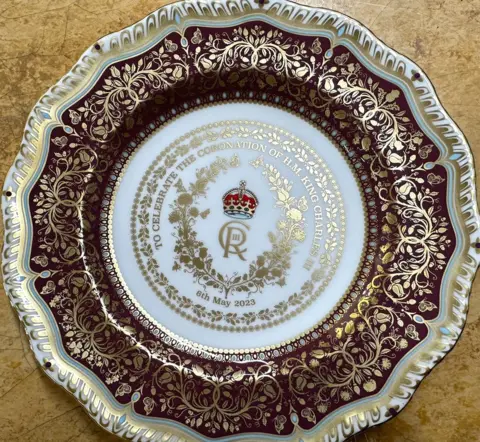 King's coronation: Royal Crown Derby reveals collection