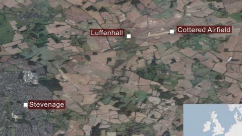 Luffenhall microlight crash: Plane had 'no defects' - BBC News