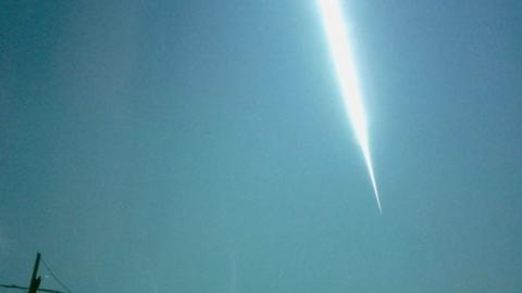 'Green flash' meteor sighting reports across Britain - BBC News