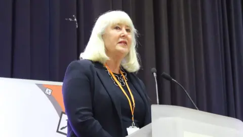 Swindon council chief executive to step down