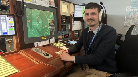 Inside Teesside Airport's air traffic control tower - BBC News