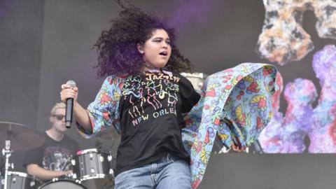 Remi Wolf is casually rewriting the rules of pop music - BBC News