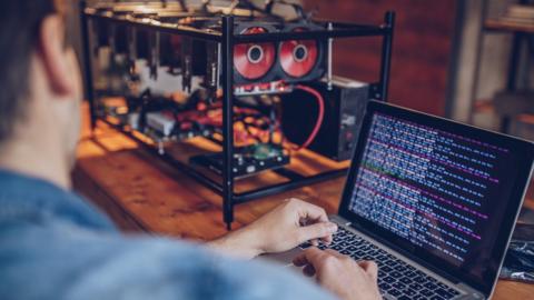 'Scorching-hot hacked computer burned my hand' - BBC News