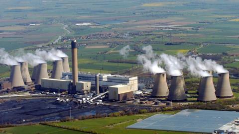 Britain goes coal free as renewables edge out fossil fuels - BBC News