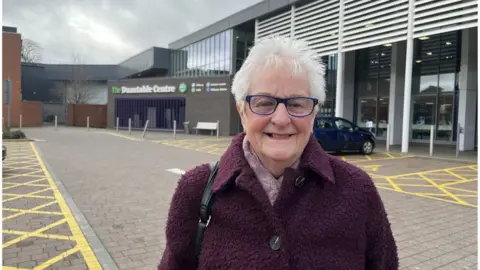 Dunstable 'green pool' closure a 'huge blow' to swimmers