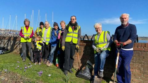Manningtree: The tiny town that dreams of saving the planet - BBC News