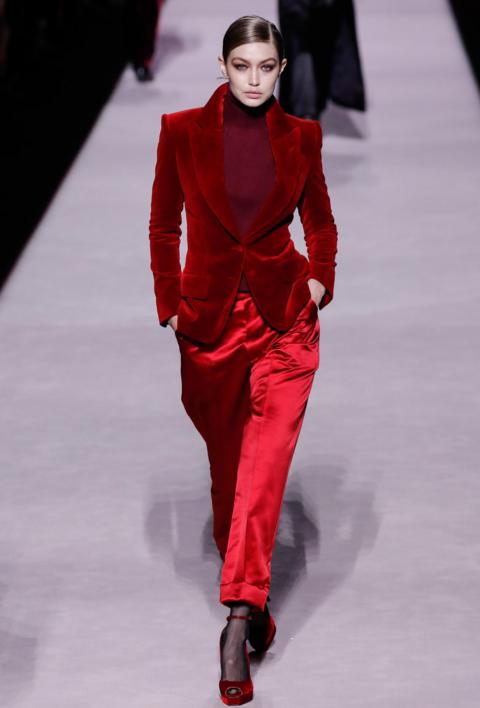 New York Fashion Week: Paris Hilton and 9 other talking points - BBC News