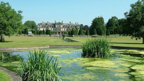 Chirk's Whitehurst Gardens secures restoration grant - BBC News