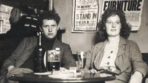 Dylan Thomas portrait bought by National Art Gallery - BBC News