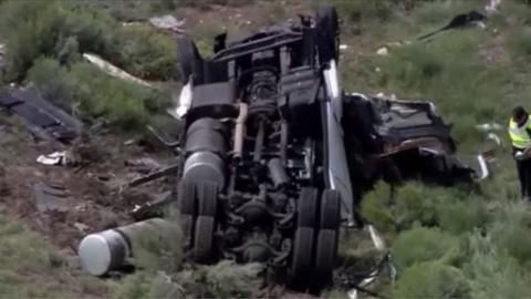 Greyhound bus crash: Eight killed in New Mexico collision - BBC News