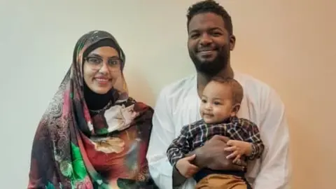 Sudan fighting: Oxford family not all allowed on rescue flight