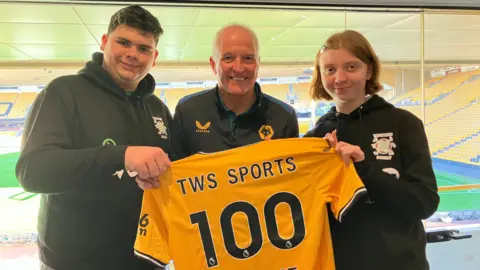 Steve Bull helps pupils mark 100th podcast episode