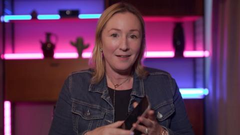 Nothing 1 phone quirky design aims to light up market - BBC News