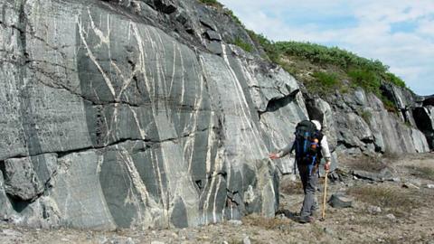Scientists play 'geological genealogy' - BBC News