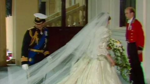 Queen Elizabeth II: Royal footman remembers 'smiling' monarch