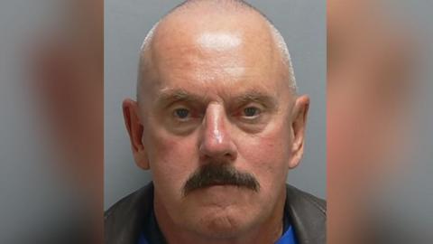 Fugitive Charles Lynch jailed for migrant smuggle bid - BBC News