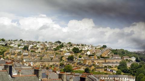 More than 3,700 people homeless in Cornwall and Devon - BBC News