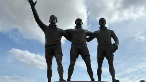 Rugby league icon Sir Billy Boston statue updated after knighthood