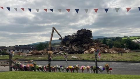 Larne bonfire: Council launches investigation after man's death - BBC News