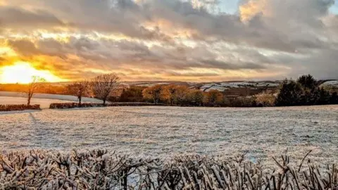 UK weather: Amber warning for snow as freezing cold snap continues