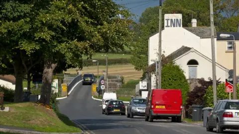 Cartford Bridge: 'Driven' couple wanted as new toll-keepers