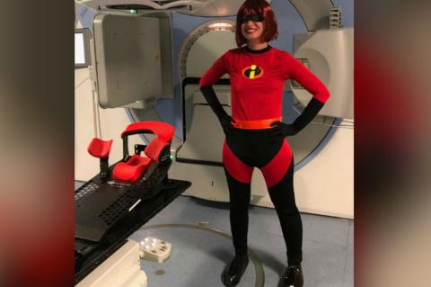 Breast cancer surgeon Dr Liz O'Riordan unveils statue of herself - BBC News